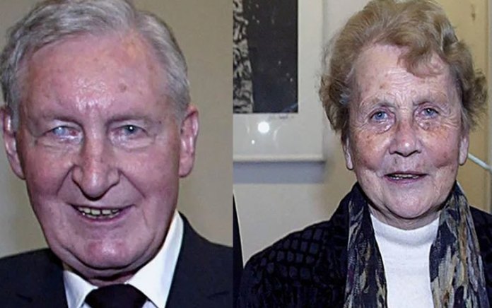 VIDEO: Angela Merkel trpí Parkinsonovou chorobou, její tremor během ...