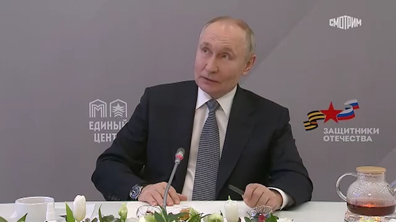 Ruský čaj, matky a ženy padlých hrdinů byly svědky Putinova slibu, že Rusko neustoupí v mírových ...