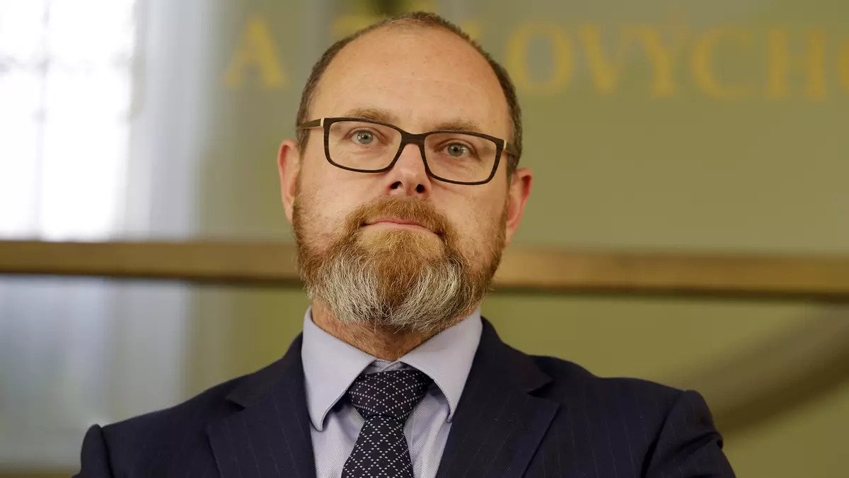 Ministerstvo školství vypustilo Newtonovy zákony z osnov českých ...